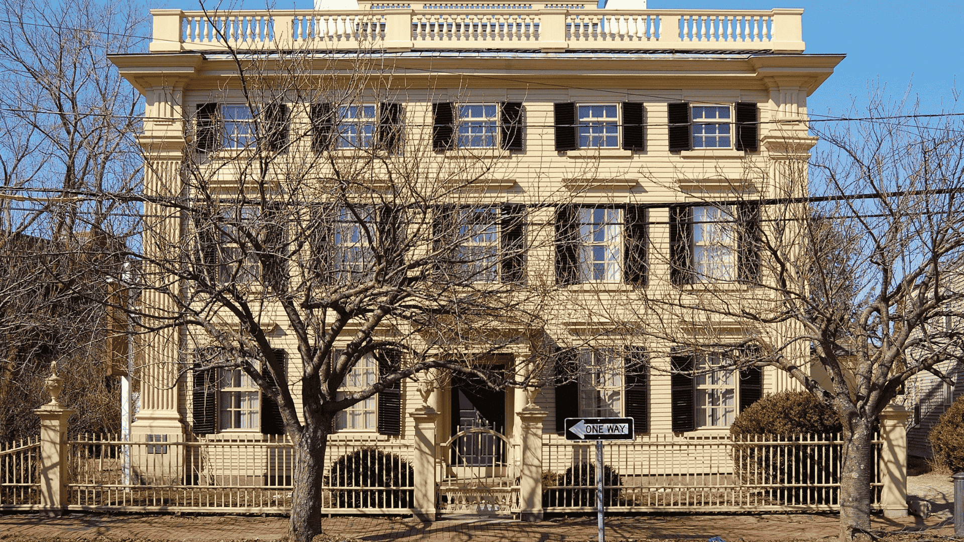 Federal Style House: History and Examples - The Style Saloniste
